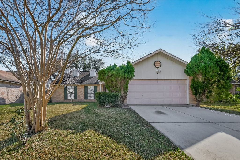 15507 Rio Del Sol Dr, Houston, TX 77083