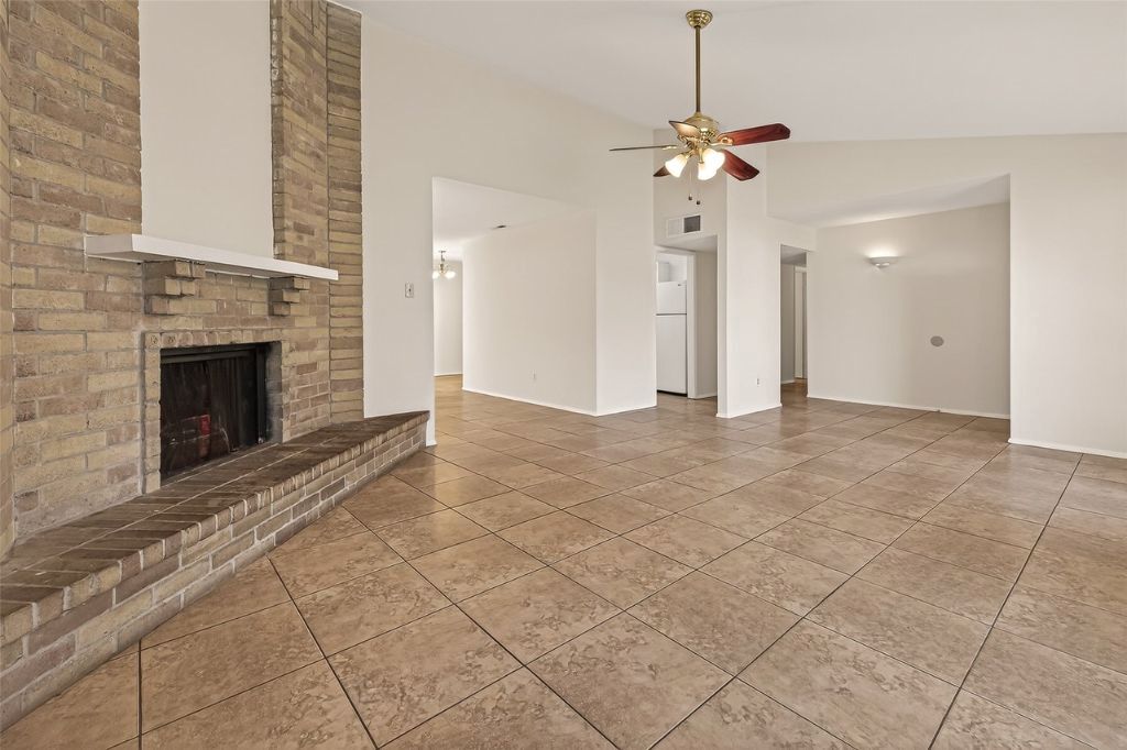 15507 Rio Del Sol Dr, Houston, TX 77083